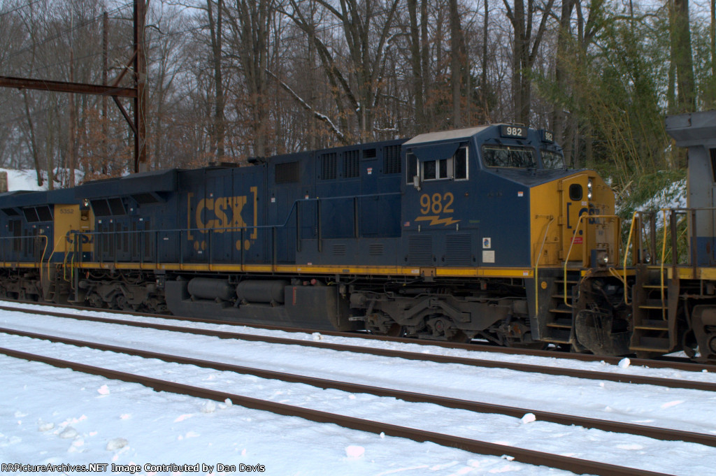 CSX ES44AH 982 trails on Q438-05